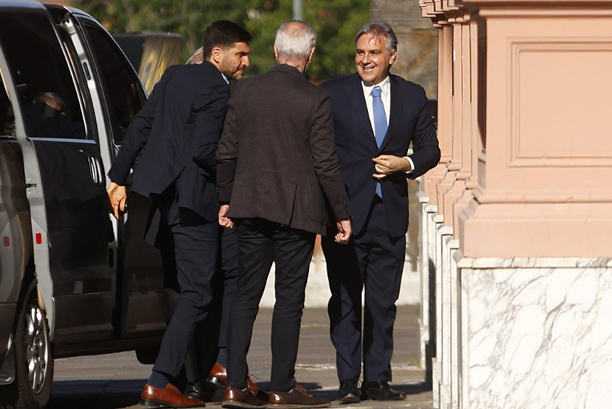 Cinco gobernadores negocian un nuevo bloque para “dialogar” con Milei ...